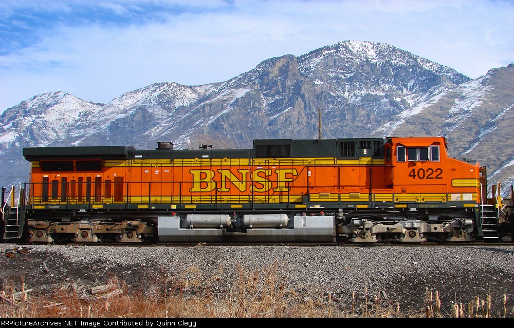 BNSF GE C44-9W NO.4022 WITH THE PROVO-DENVER MANIFEST,PROVO,UTAH JANUARY 30,2010.